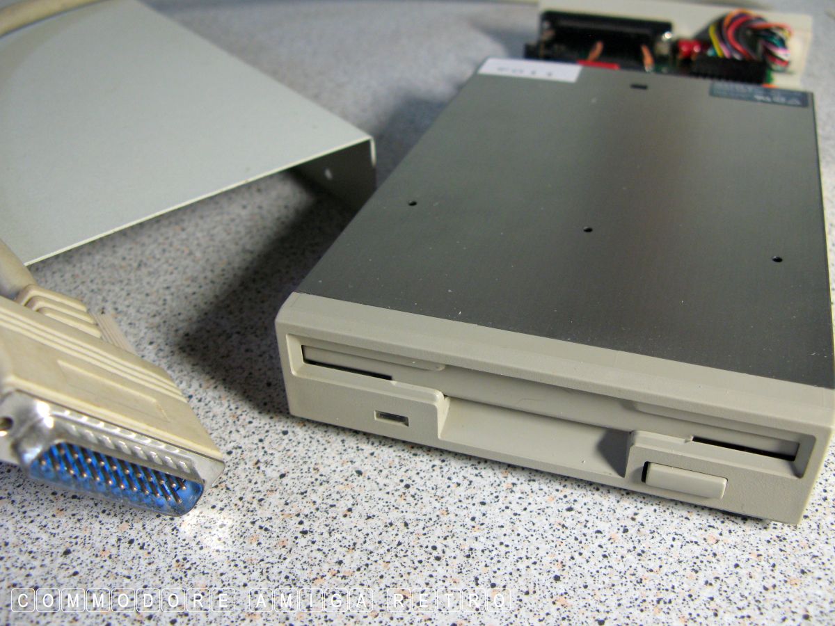 scuzzblogdapril20_2001 Amiga - External floppy drive.